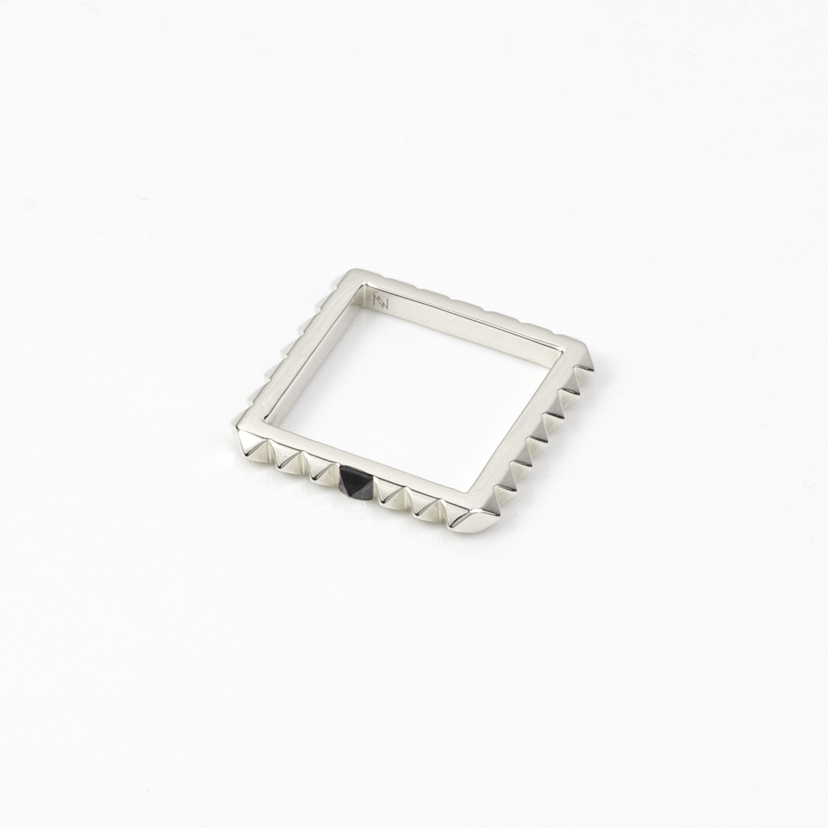 SQUARE STUDS ONYX RING【Silver】 - ELRINA
